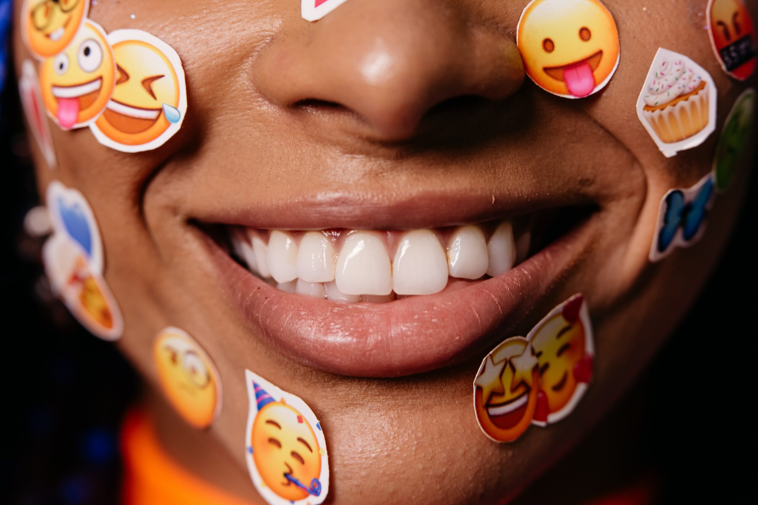 Emojis : de nouveaux compagnons qui s’incrustent dans nos messages ...